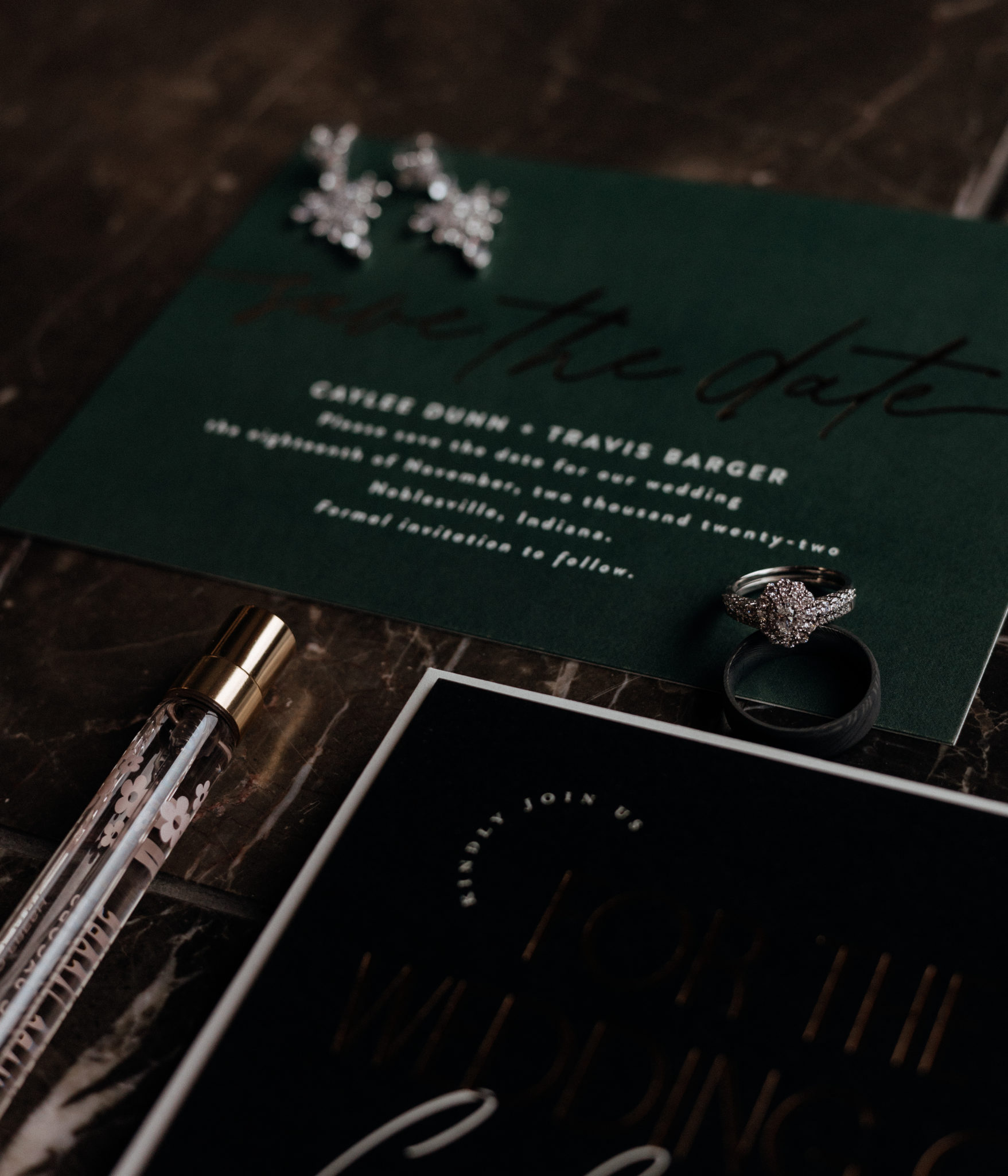 6 Things to Include In Your Wedding Detail Box - jenpalmerphoto.com