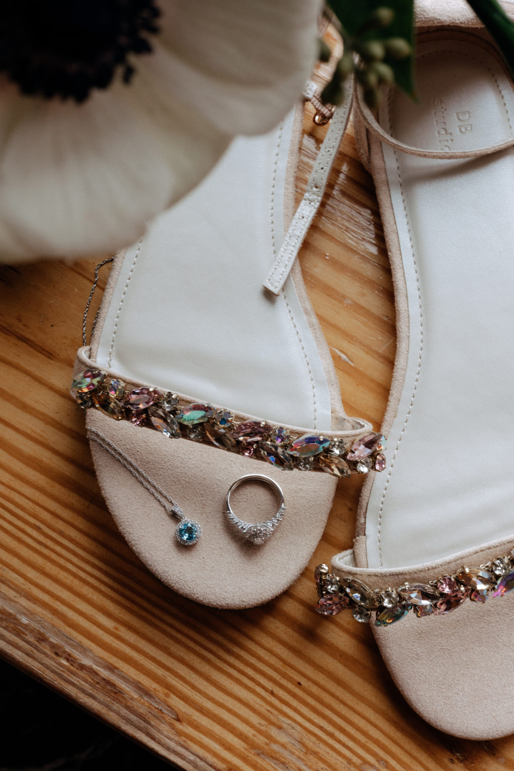 6 Things to Include In Your Wedding Detail Box - jenpalmerphoto.com