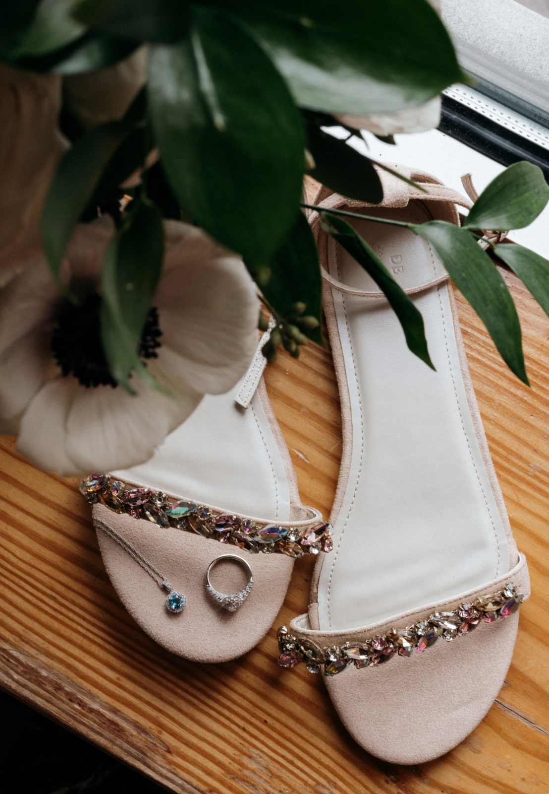 6 Things to Include In Your Wedding Detail Box - jenpalmerphoto.com