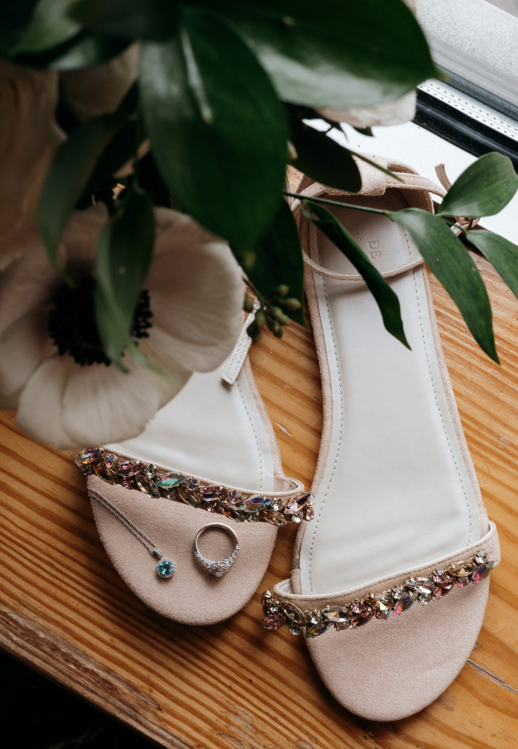 6 Things to Include In Your Wedding Detail Box - jenpalmerphoto.com